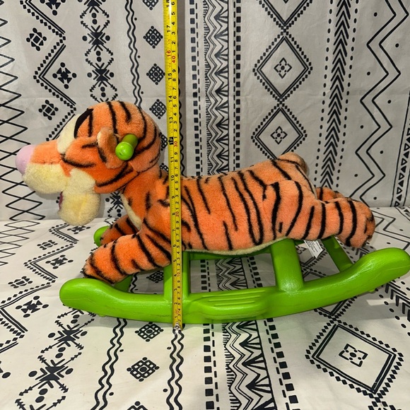 Disney | Toys | Rare Vintage Disneys Classic Pooh Musical Tigger Plush ...